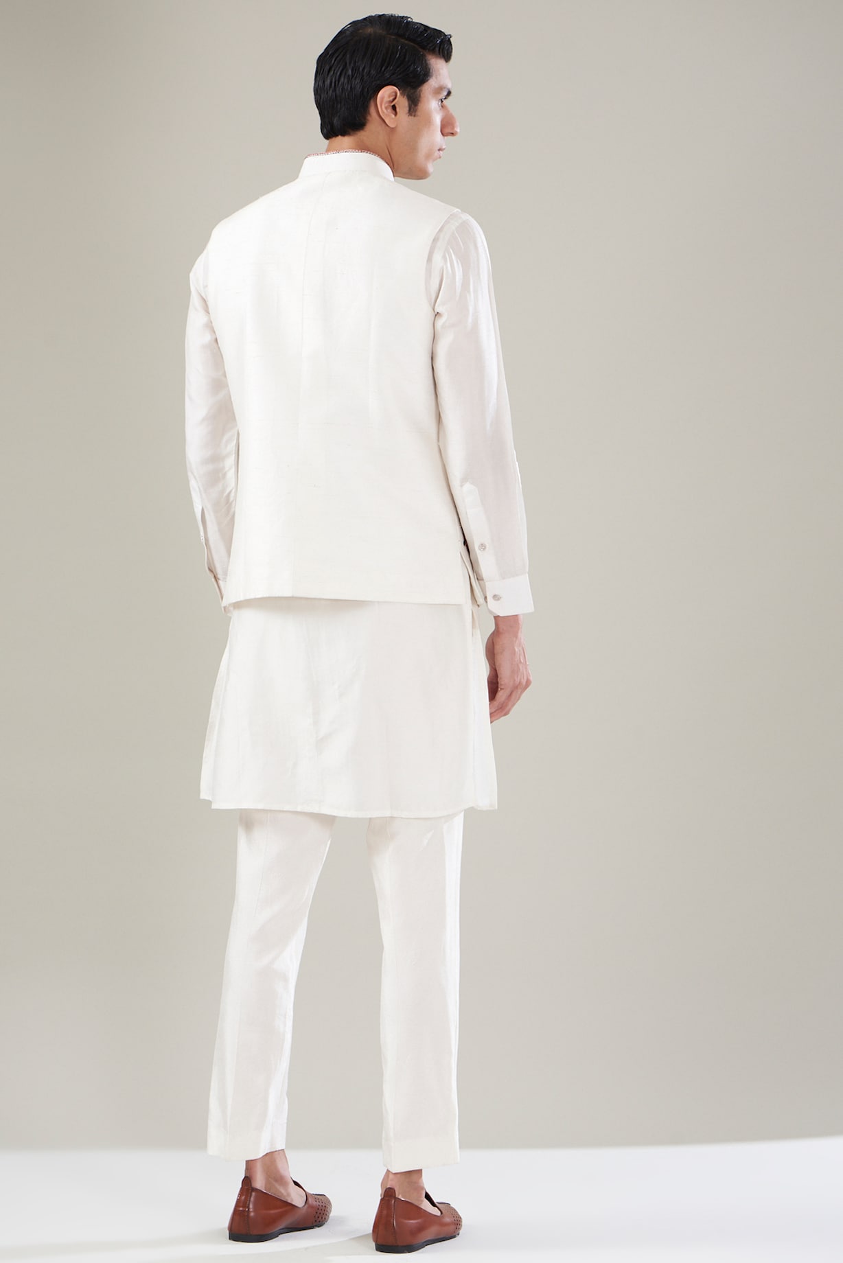 Buy Aditya Sachdeva Men Ivory Raw Silk Embroidered Nehru Jacket Set at Pernia'sPopUpShopMen 2025