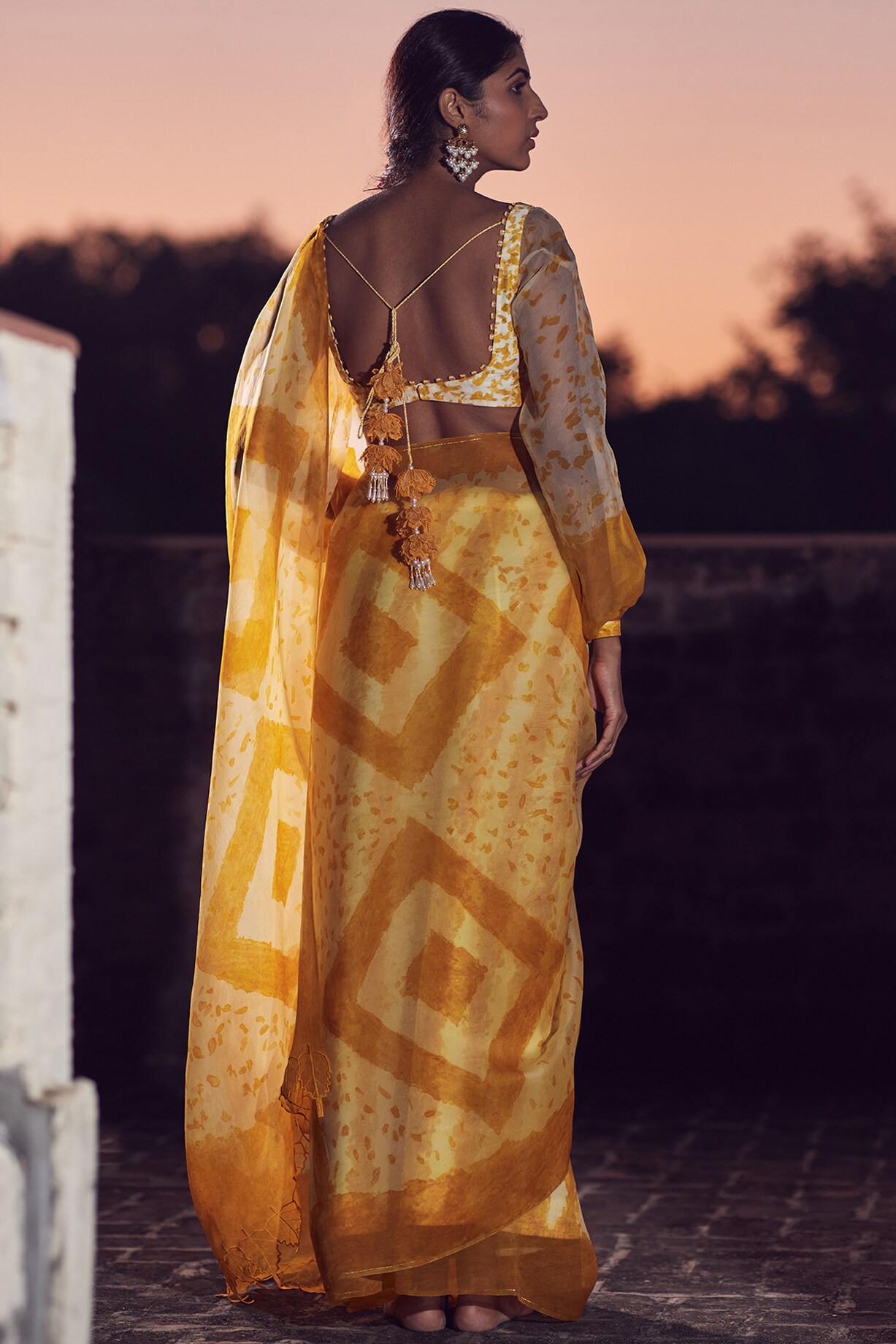Ivory & Yellow Floral Printed Saree Set by Amita Gupta Sustainable at ...