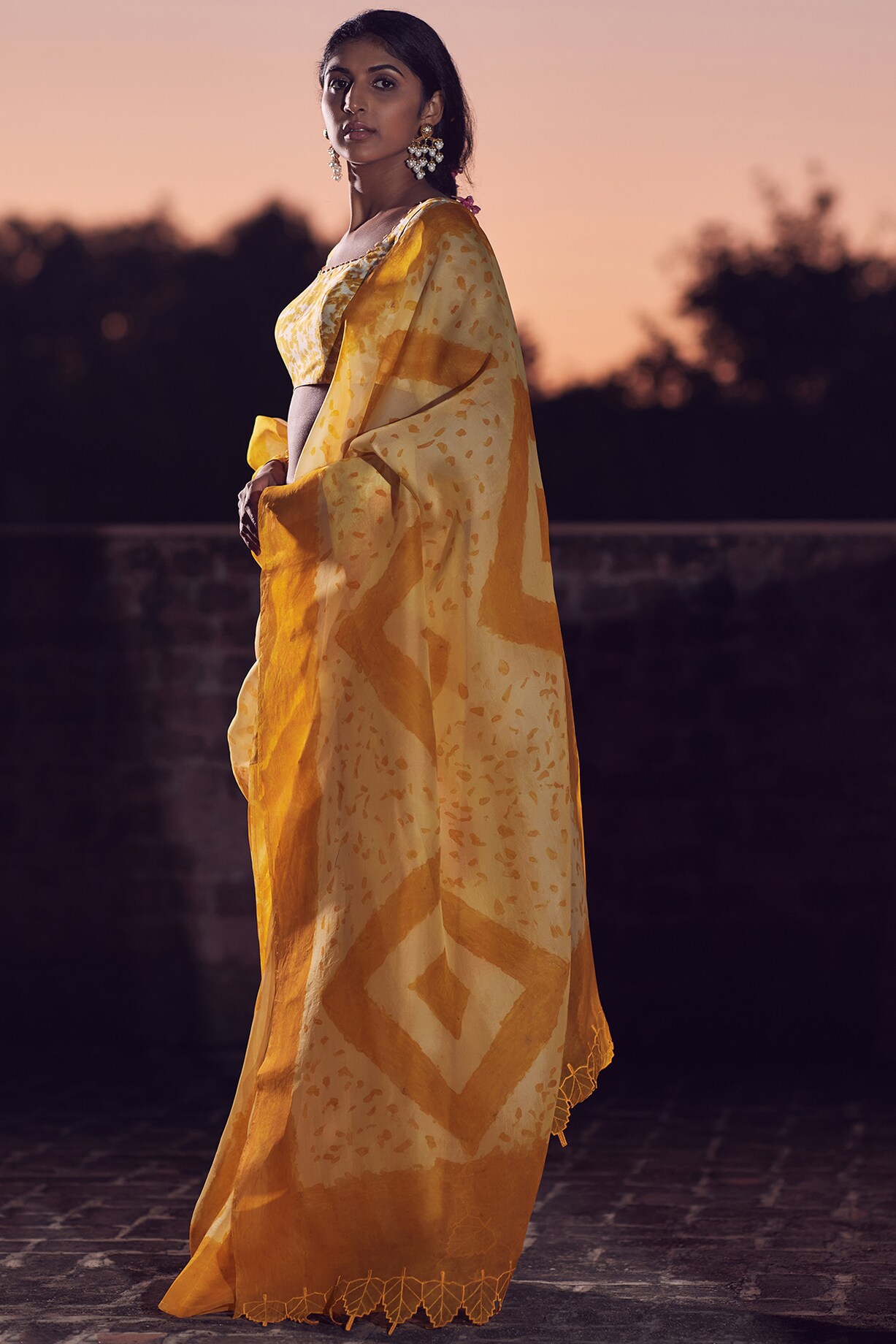 Ivory & Yellow Floral Printed Saree Set by Amita Gupta Sustainable at ...