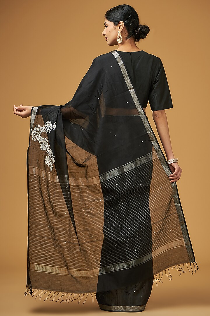 Black Linen Floral Boota Embroidered Handwoven Saree Set by Aharin ...