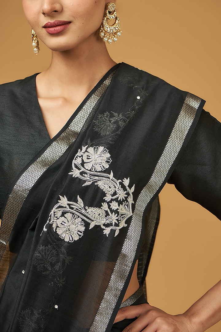Black Linen Floral Boota Embroidered Handwoven Saree Set by Aharin ...