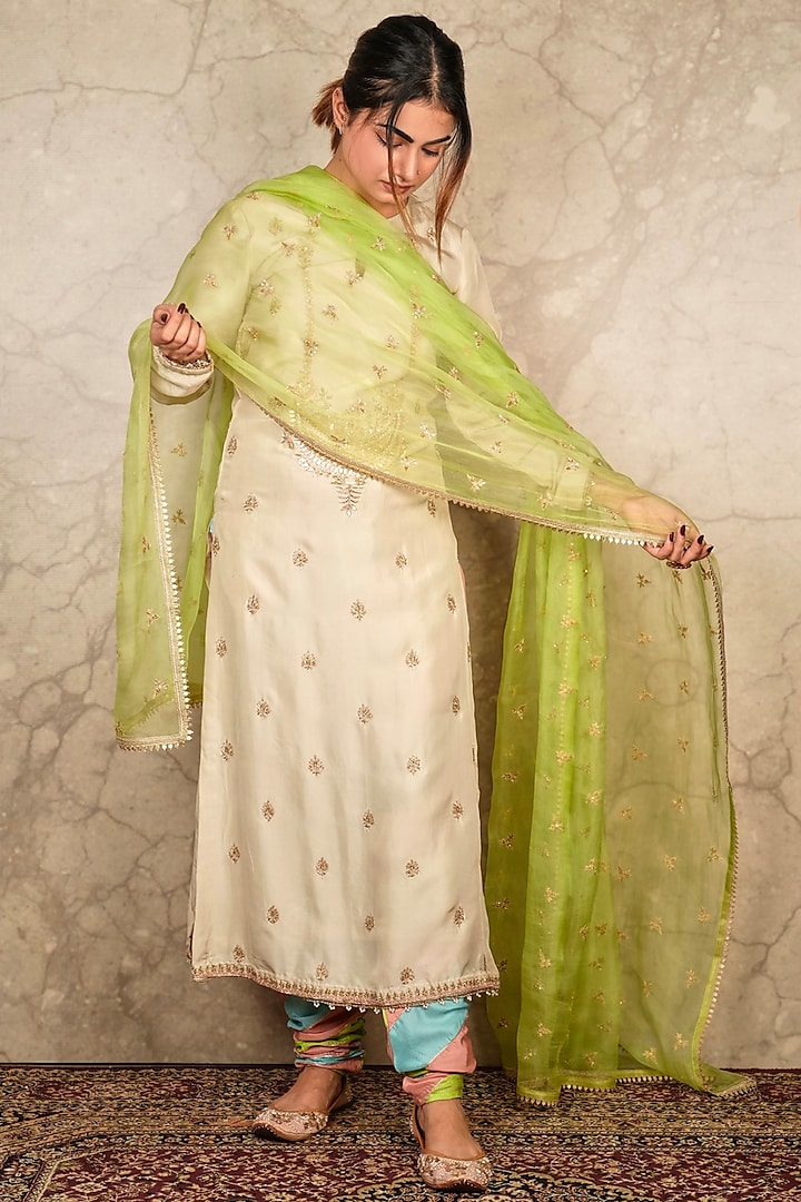 Ivory Silk Kurta Set by Akriti by Ritika at Pernia's Pop Up Shop 2025