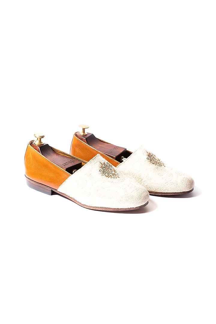Off White Embroidered Shoes by ARTIMEN at Pernia's Pop Up Shop 2026
