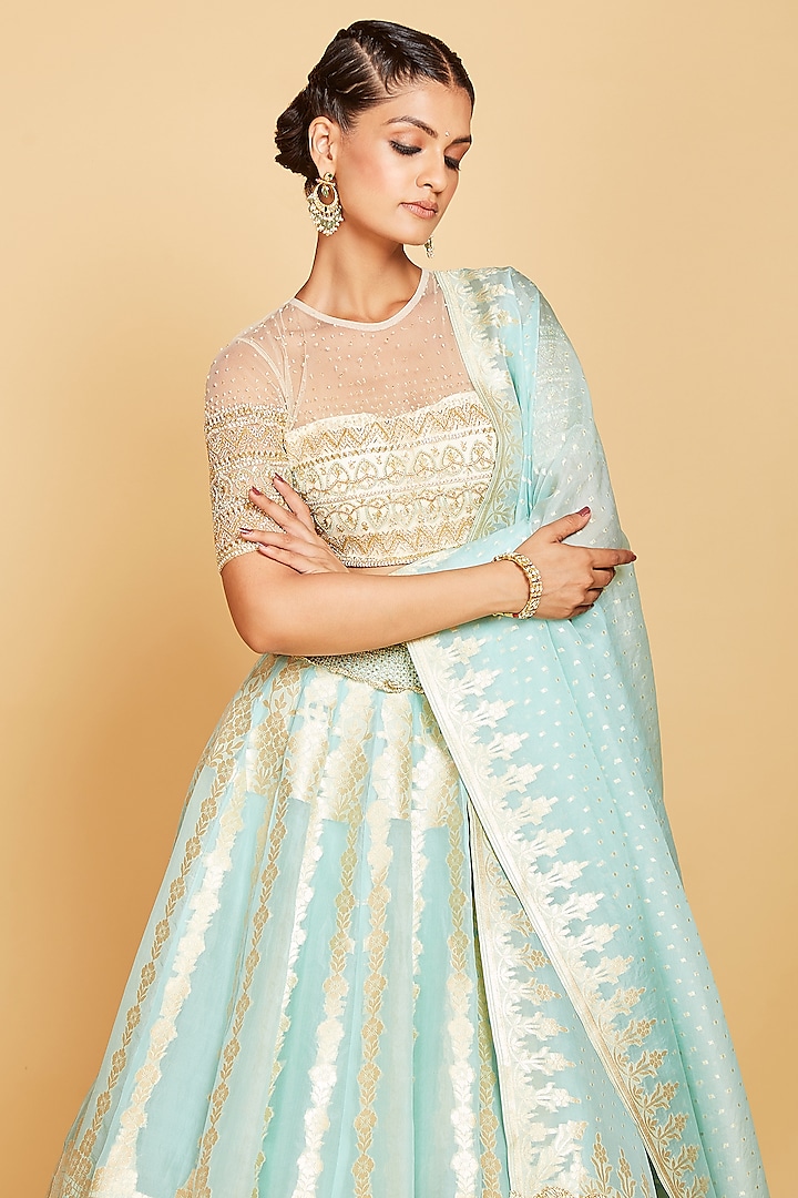 Firozi Banarasi Organza Wedding Lehenga Set by AMRIN KHAN at Pernia's ...