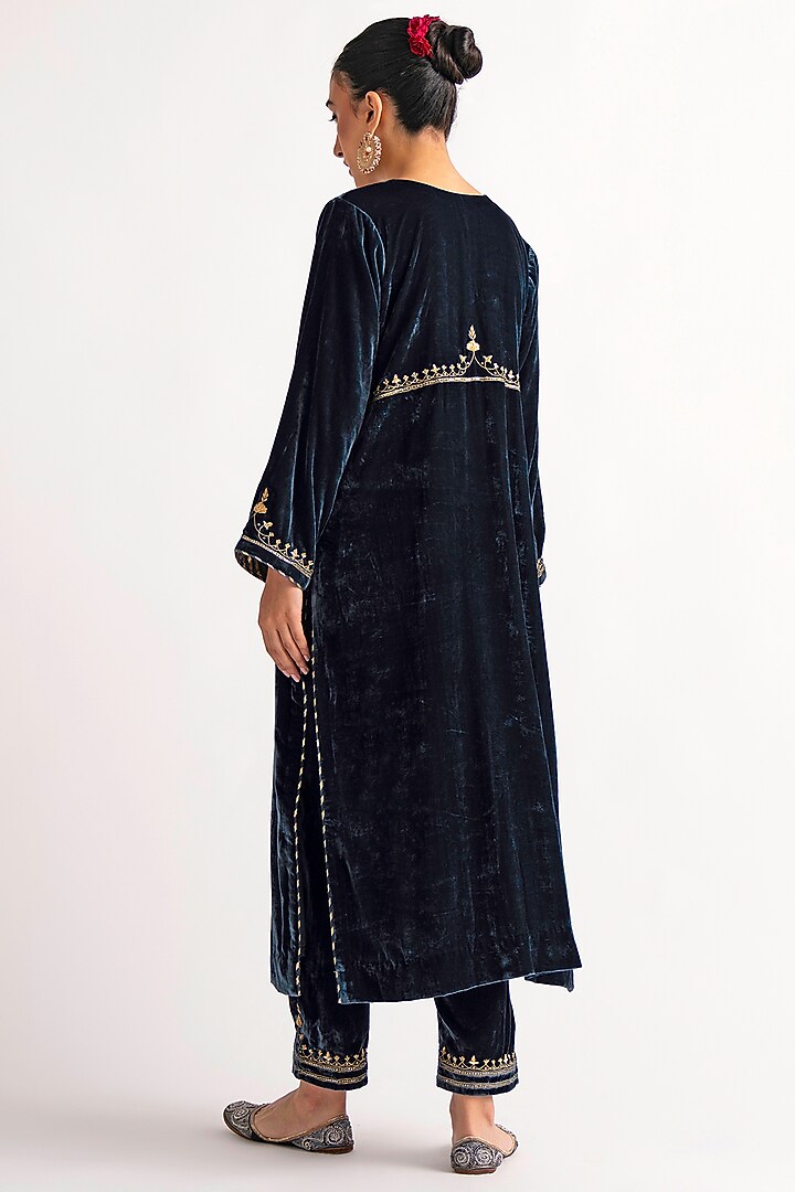 Deep Blue Velvet Hand Embroidered Kurta Set by Anantaa By Roohi Trehan ...