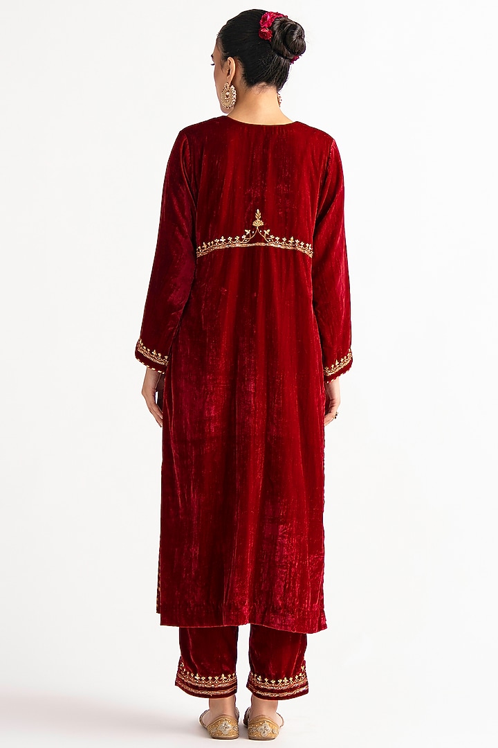 Deep Red Velvet Hand Embroidered Kurta Set by Anantaa By Roohi Trehan ...