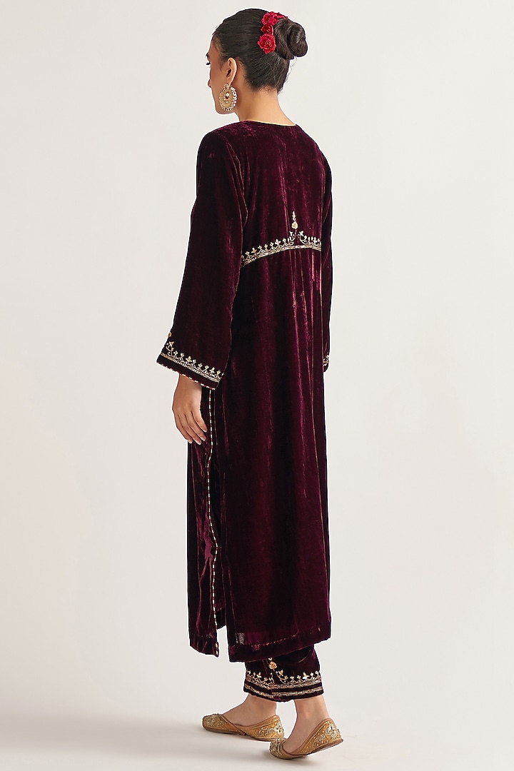 Wine Velvet Hand Embroidered Kurta Set by Anantaa By Roohi Trehan at ...