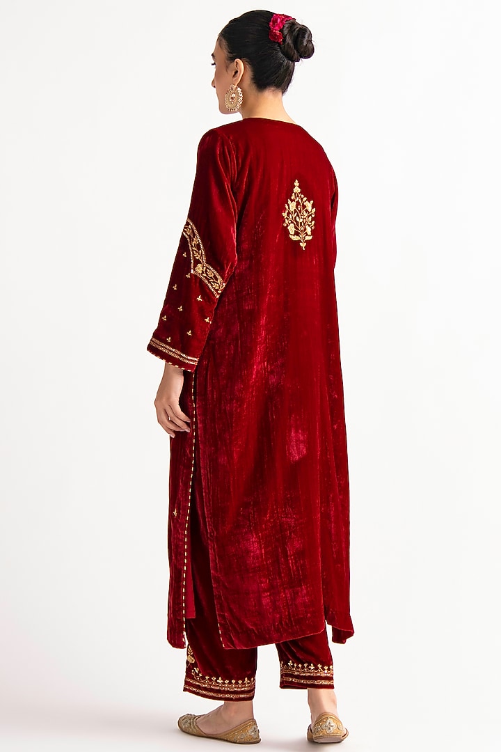 Deep Red Velvet Hand Embroidered Kurta Set Design by Anantaa By Roohi ...
