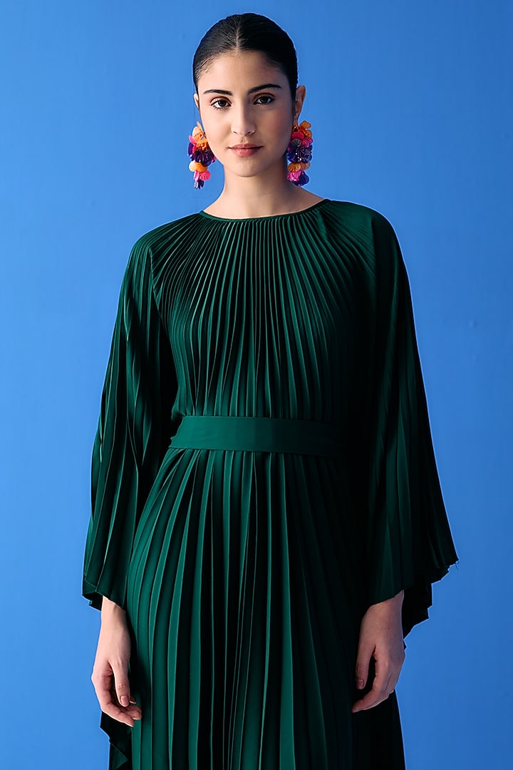 Green Crepe Pleated Cape Set by Pleats By Aruni at Pernia's Pop Up Shop ...