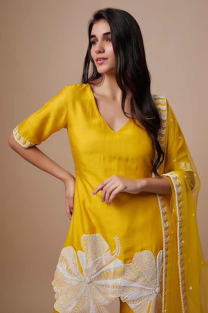 Yellow & Ivory Crepe Hand Embroidered Kurta Set by ASHUTOSH JOSHI at ...