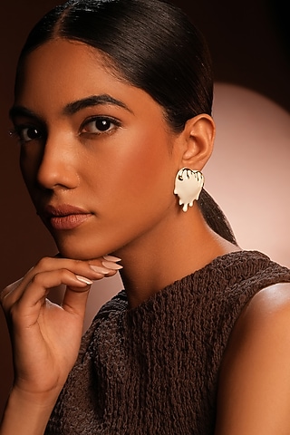 White Resin Dripping Heart Stud Earrings by Bijoux By Priya Chandna at ...