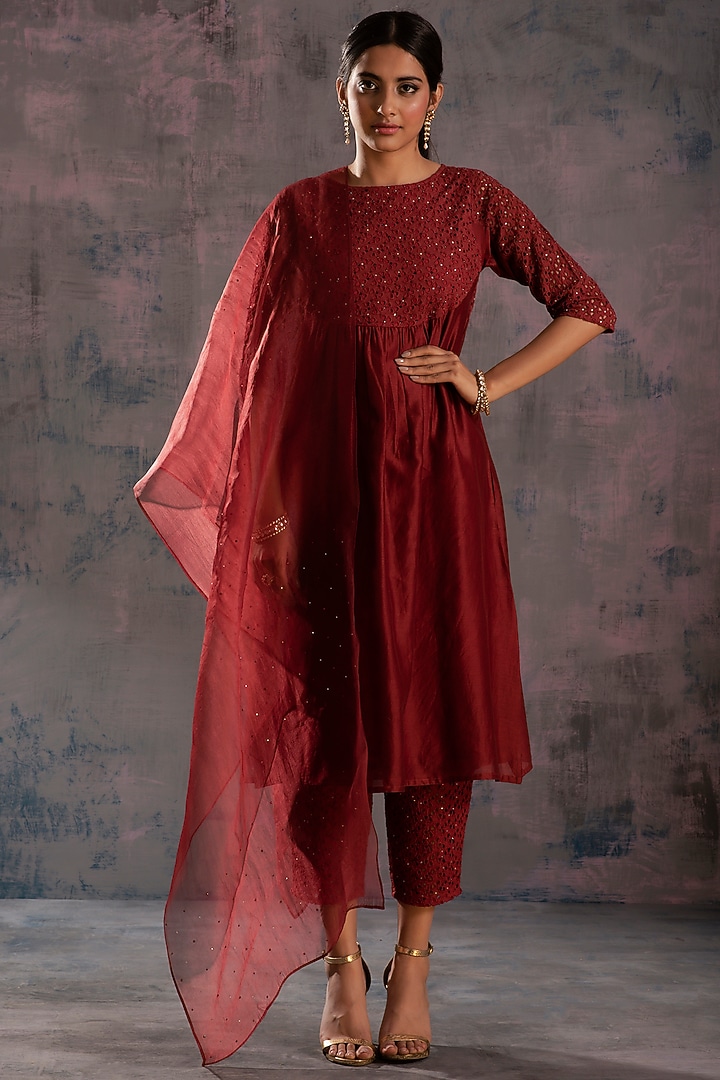 Rust Red Embellished Kurta Set Design by Charkhee at Pernia's Pop Up ...