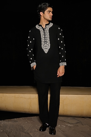Black Tokyo Silk Resham Embellished Kurta Set by Contrast By Parth at ...