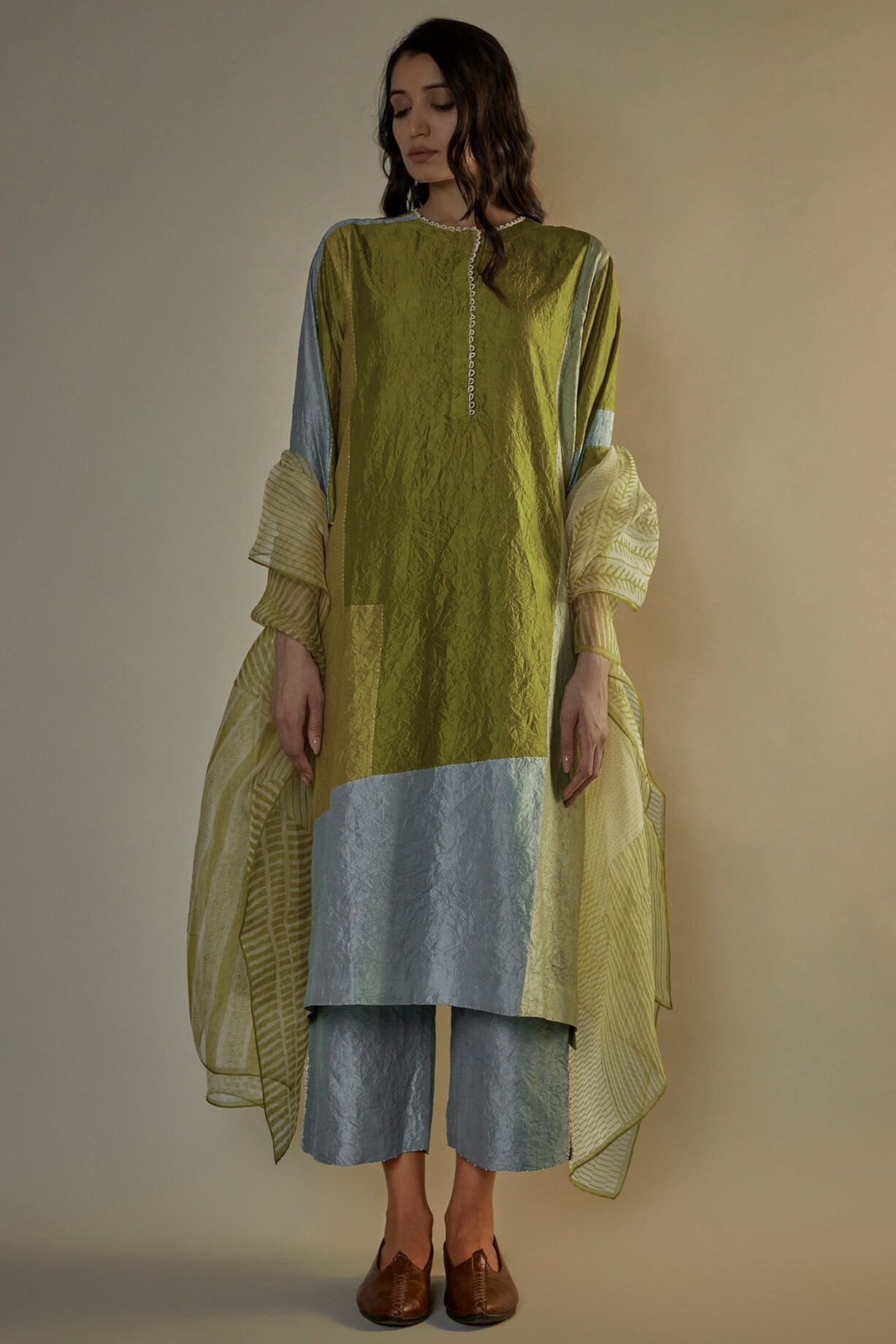 Lebu Mulberry Silk Printed Kurta Set by Divyam Mehta at Pernia's Pop Up ...