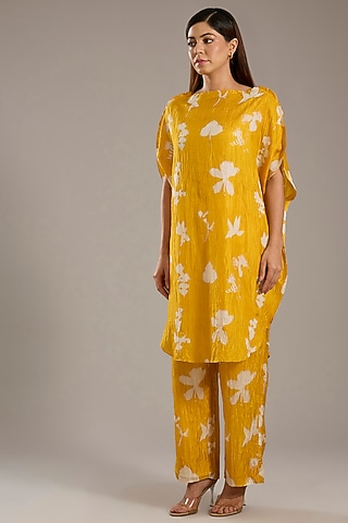 Haldi Yellow Mulberry Silk Floral Printed Kurta Set by Divyam Mehta at ...