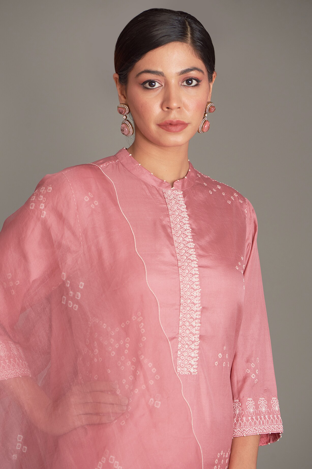 Coral Mulberry Bandhani Kurta Set by Divyam Mehta at Pernia's Pop Up ...