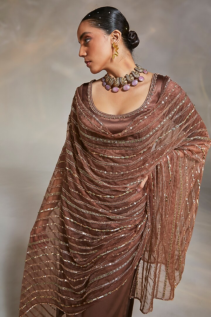 Congnac Hand Embroidered Kurta Set by Divya Aggarwal at Pernia's Pop Up ...