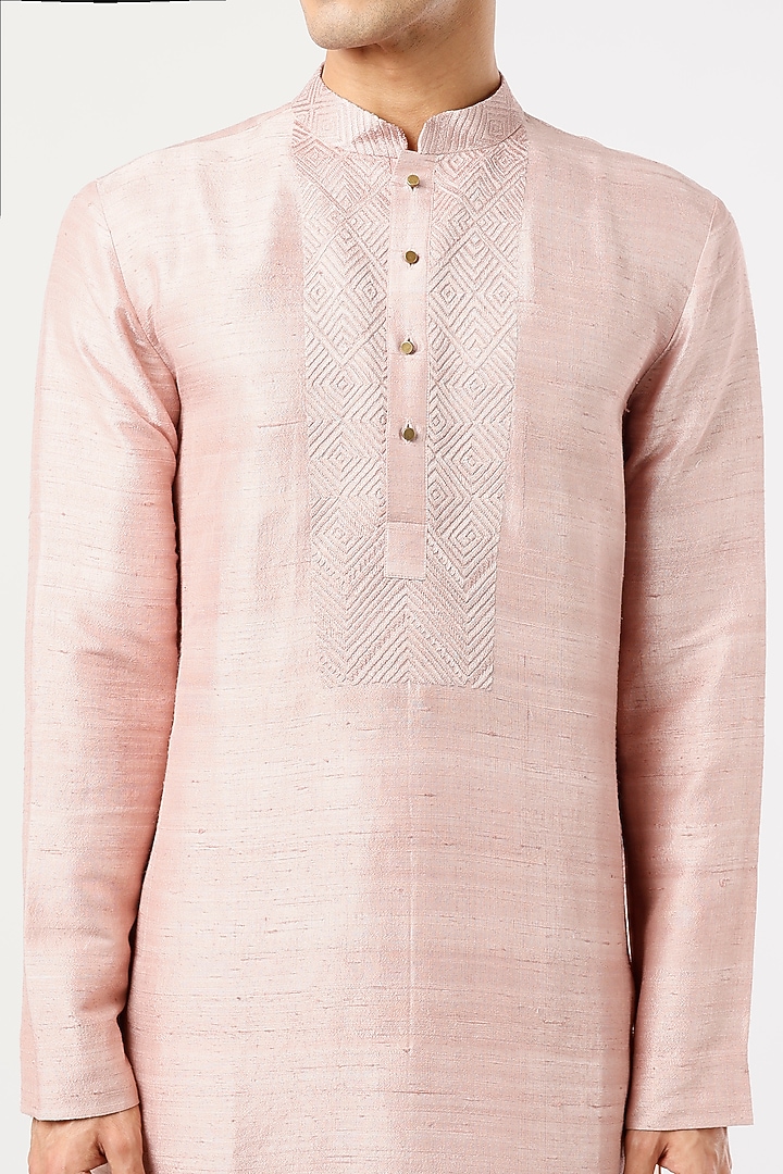 Pyazi Embroidered Kurta Set by Divyam Mehta Men at Pernia's Pop Up Shop ...