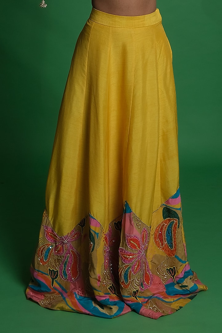 Yellow Dupion Silk Wedding Lehenga by Esha L Amin at Pernia's Pop Up ...