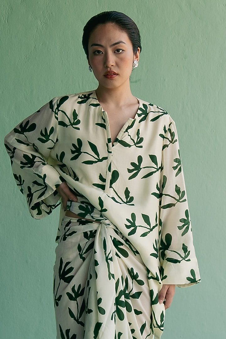 Ivory & Green Cotton Silk Printed Co-Ord Set by Esha Arora at Pernia's Pop Up Shop 2025