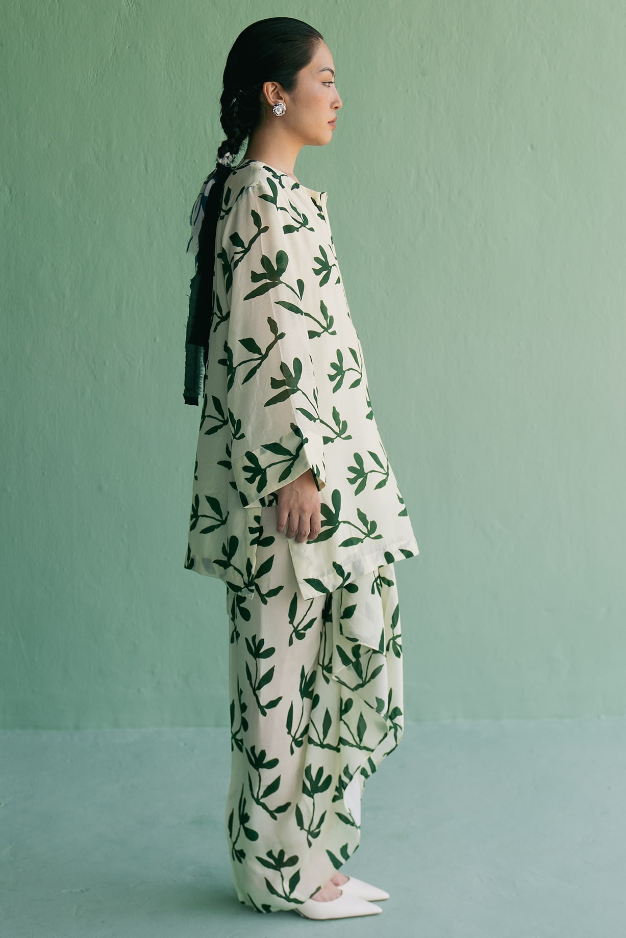 Ivory & Green Cotton Silk Printed Co-Ord Set by Esha Arora at Pernia's Pop Up Shop 2025