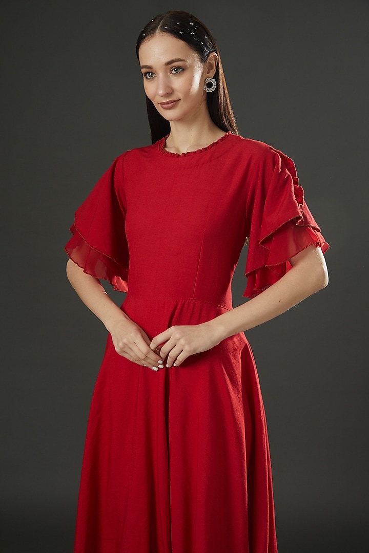 Red Flared & Ruched Dress Design by FINE THREADS BY HINA & NIKHAT at ...