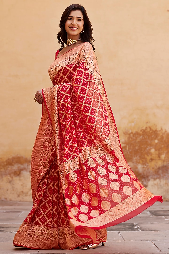 Red Banarasi Georgette Handwoven Zari & Hand-Dyed Bandhani Saree Set by ...