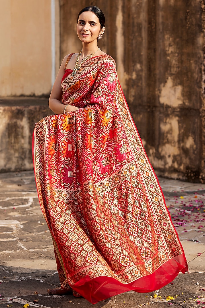Red Pure Georgette Handwoven Bandhani Saree Set by Geroo Jaipur at ...