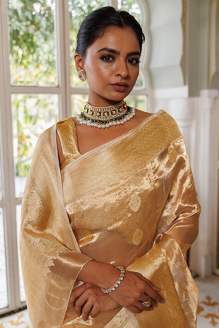 Golden Tissue Banarasi Handwoven Saree Set by Geroo Jaipur at Pernia's ...