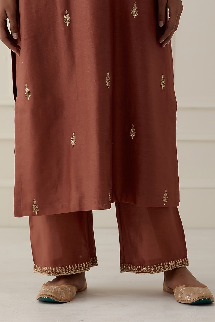 Rust Embroidered Kurta Set by Ikshita Choudhary at Pernia's Pop Up Shop ...