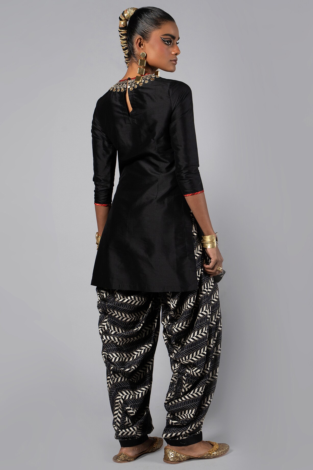 Black Raw Silk Embroidered Tunic Set by JJV.Kapurthala By JJ Valaya at Pernia's Pop Up Shop 2024