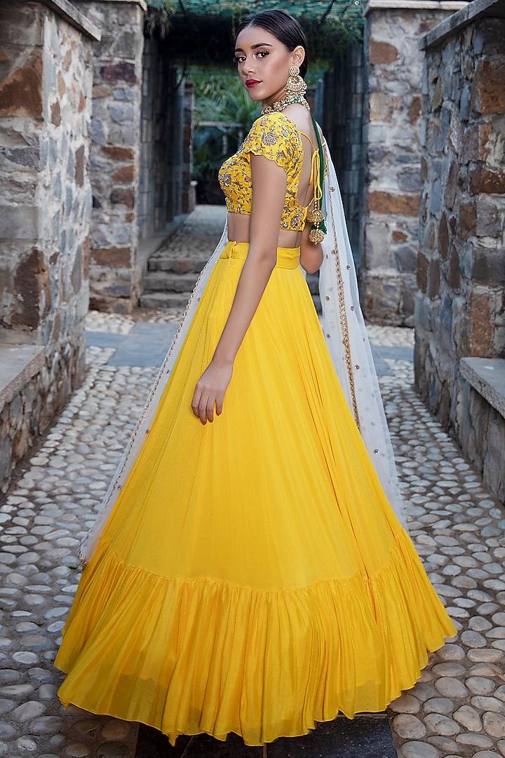 Yellow Raw Silk Wedding Lehenga Set by Keerthi Kadire at Pernia's Pop ...