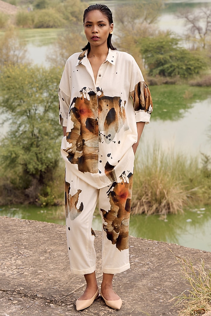 Off-White Mul Art Printed Co-Ord Set by Khara Kapas at Pernia's Pop Up ...