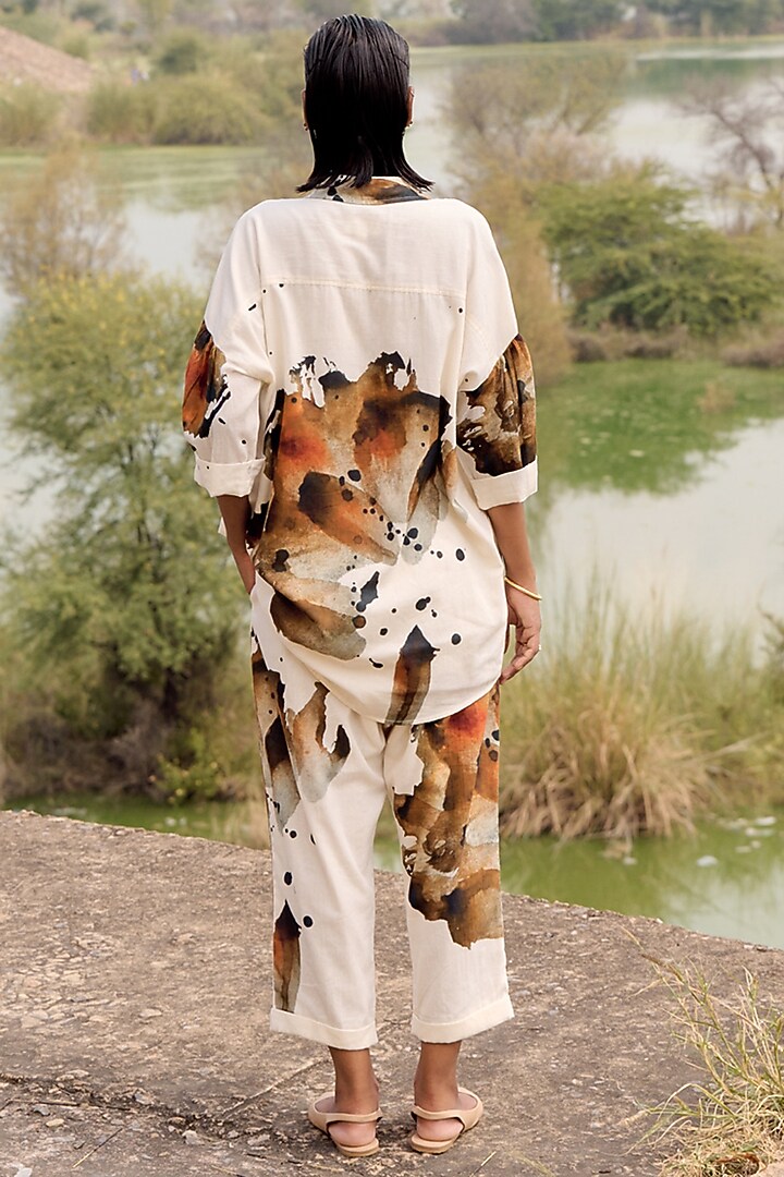 Off-White Mul Art Printed Co-Ord Set by Khara Kapas at Pernia's Pop Up ...