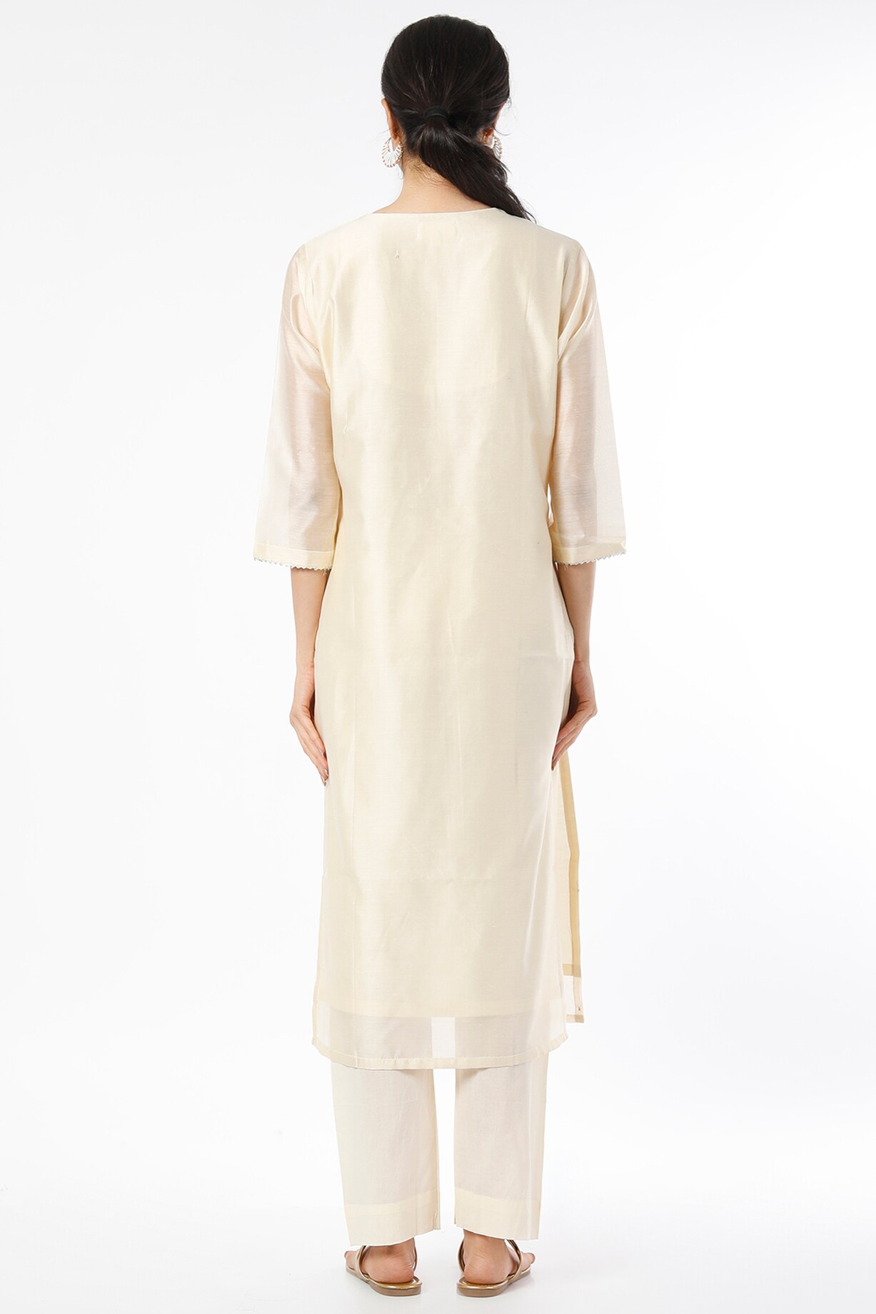 Cream Chanderi Kurta Set by Karaj Jaipur at Pernia's Pop Up Shop 2024