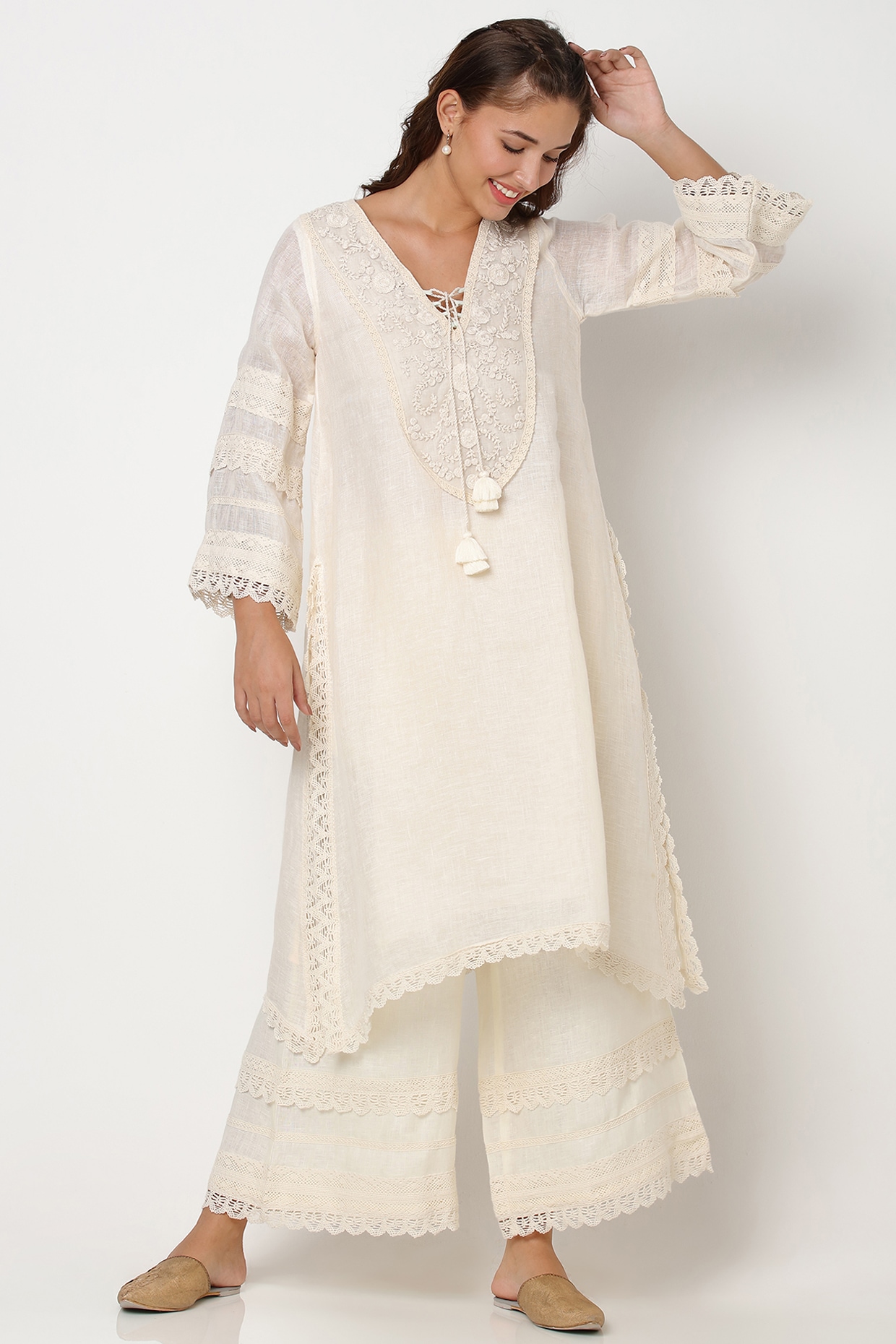 Off-White Embroidered Tunic Set by Kaveri at Pernia's Pop Up Shop 2025