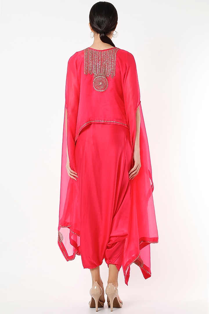 Fuchsia Embroidered Cape Set by Mahi Calcutta at Pernia's Pop Up Shop 2025