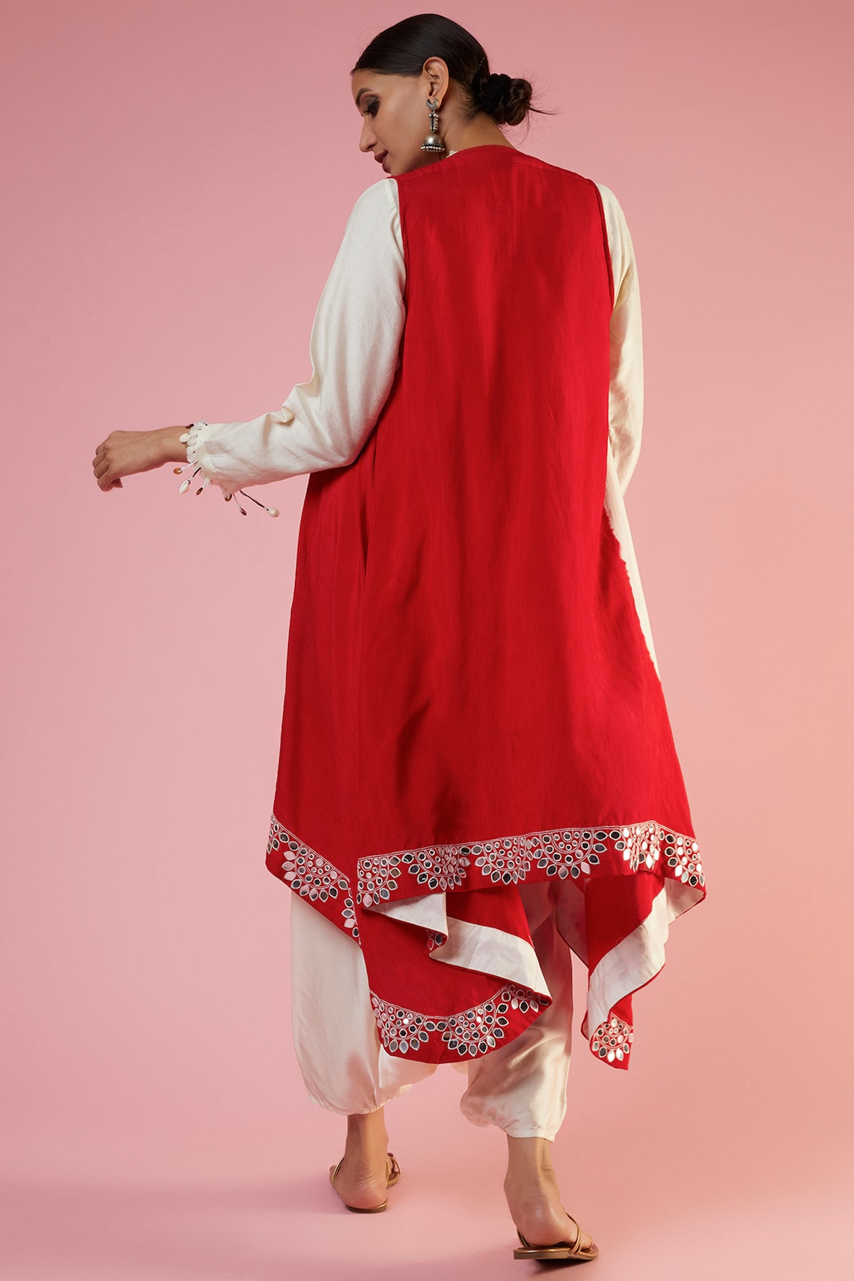 Red Cotton Silk Hand Embroidered Tie-Dye Cape Set by Mahi Calcutta at ...