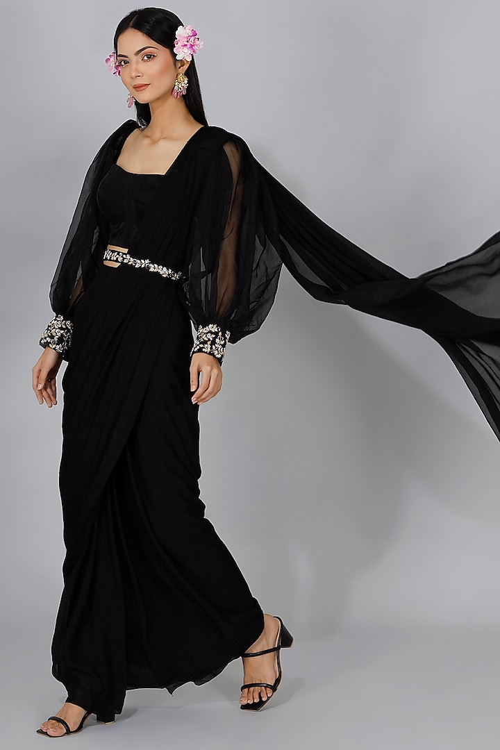 Black Georgette Crepe & Organza Pre-Draped Saree Set by MANISHA SONI at ...