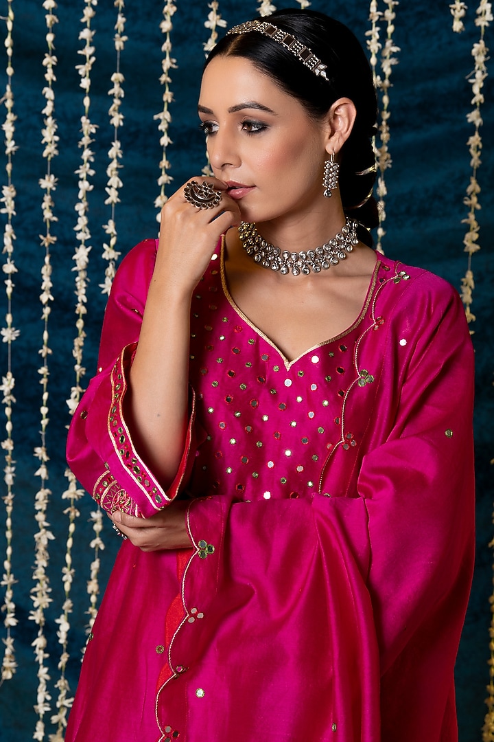 Pink Chanderi Silk Hand Embroidered Kurta Set by Maison Shefali at Pernia's Pop Up Shop 2025
