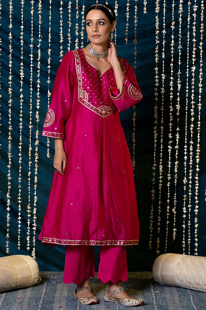 Pink Chanderi Silk Hand Embroidered Kurta Set by Maison Shefali at Pernia's Pop Up Shop 2025