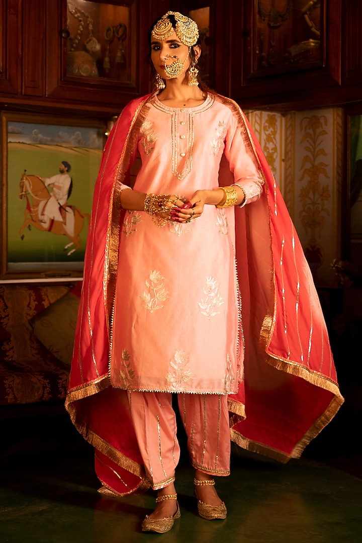 Light Pink Hand Embroidered Kurta Set Design by Maison Shefali at Pernia's Pop Up Shop 2024