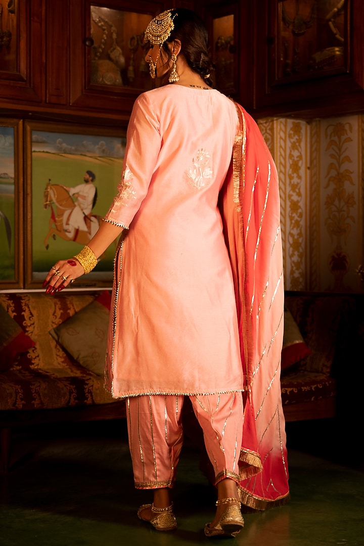 Light Pink Hand Embroidered Kurta Set Design by Maison Shefali at Pernia's Pop Up Shop 2024