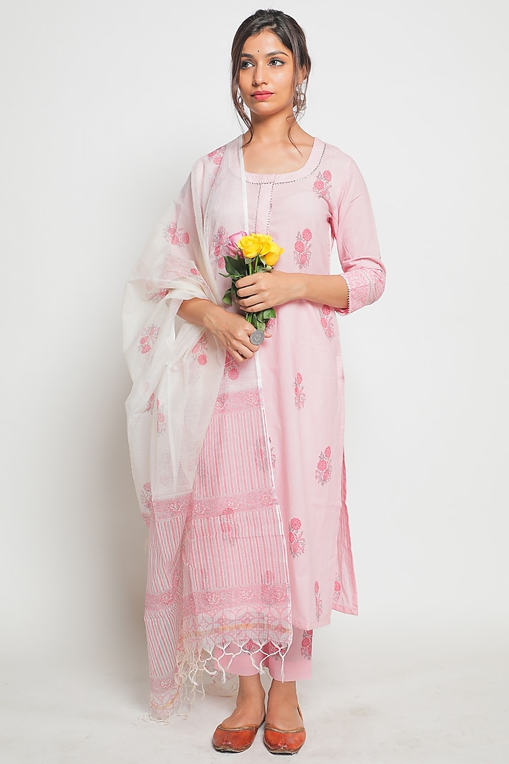 Blush Pink Floral Printed Straight Kurta Set by Maison Shefali at Pernia's Pop Up Shop 2024