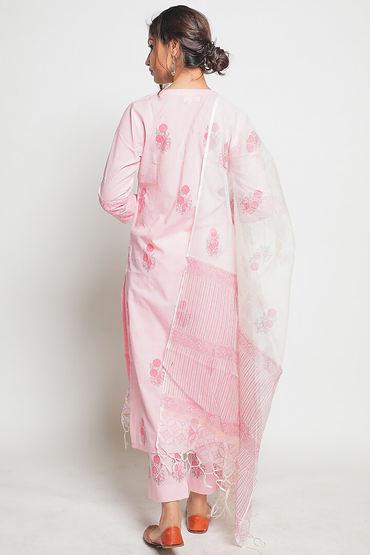Blush Pink Floral Printed Straight Kurta Set by Maison Shefali at Pernia's Pop Up Shop 2024