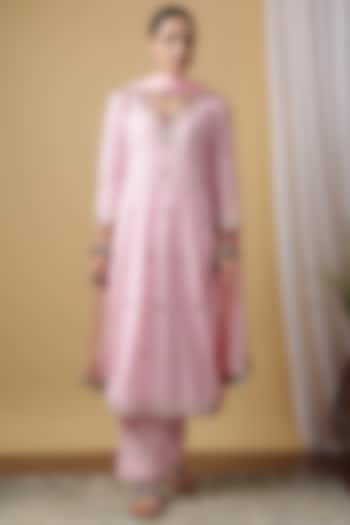 Baby Pink Gota Hand Embroidered Kurta Set by Maison Shefali at Pernia's Pop Up Shop 2025