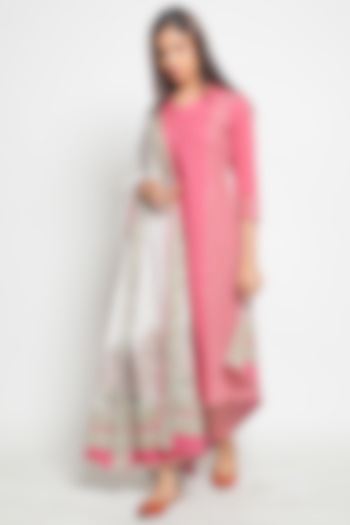 Plum Pink Paneled Kurta Set by Maison Shefali at Pernia's Pop Up Shop 2025