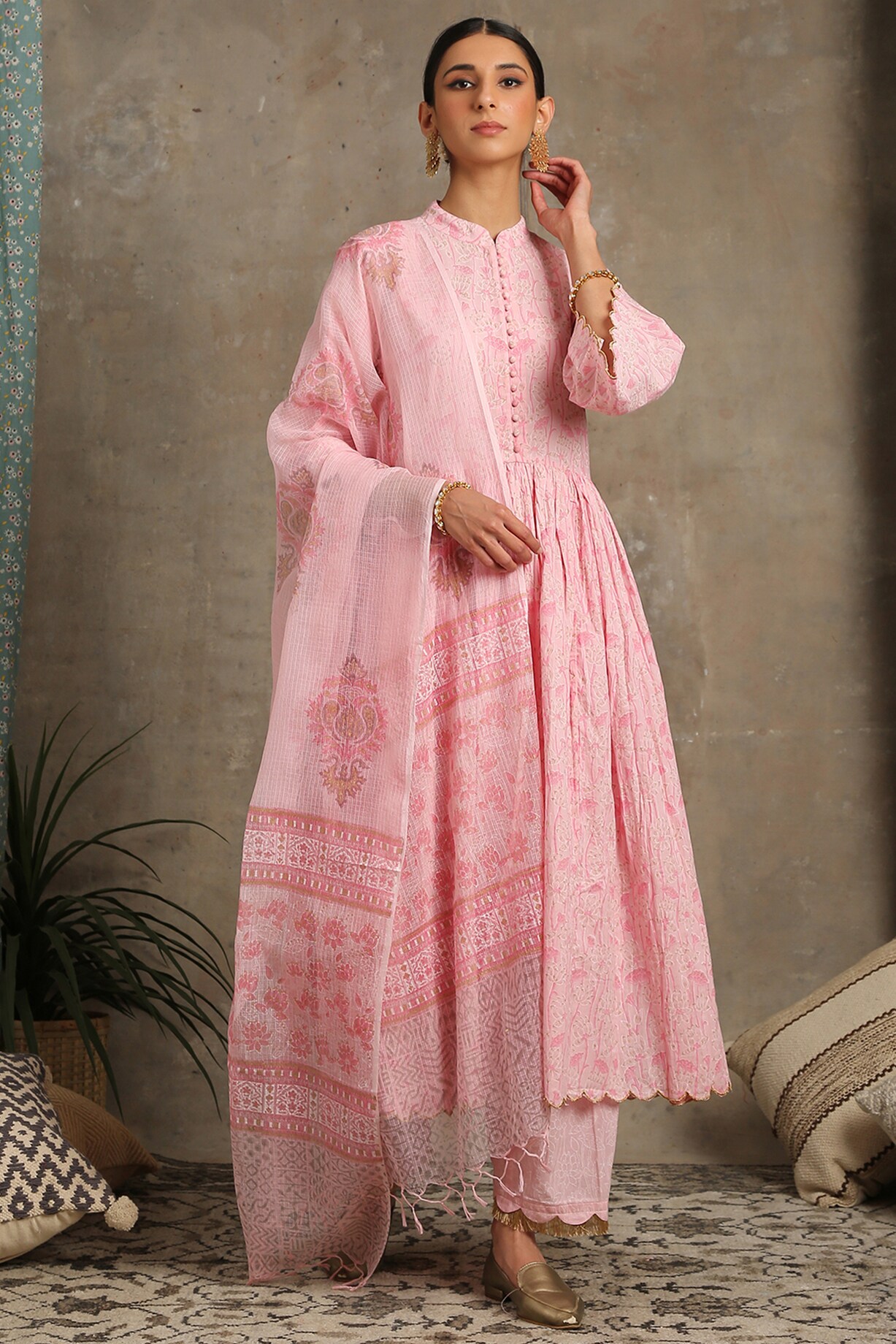 Pink Floral Hand Printed Gathered Kurta Set by Maison Shefali at Pernia's Pop Up Shop 2024