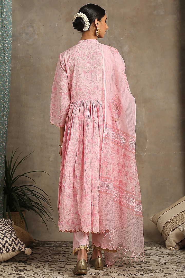 Pink Floral Hand Printed Gathered Kurta Set by Maison Shefali at Pernia's Pop Up Shop 2024