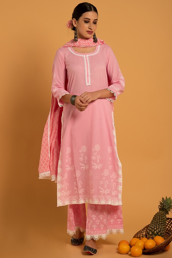 Gulaab Pink Floral Printed Straight Kurta Set by Maison Shefali at Pernia's Pop Up Shop 2025